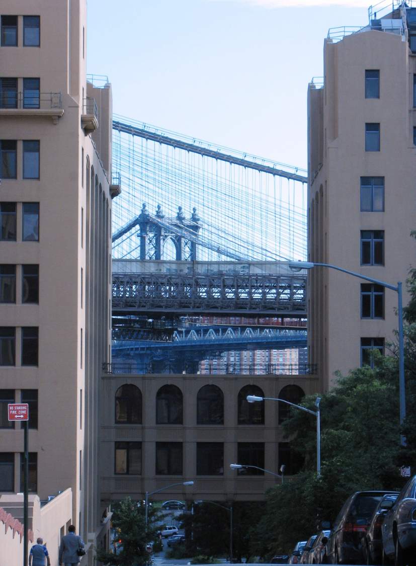 Solve layered bridges of Brooklyn jigsaw puzzle online with 63 pieces
