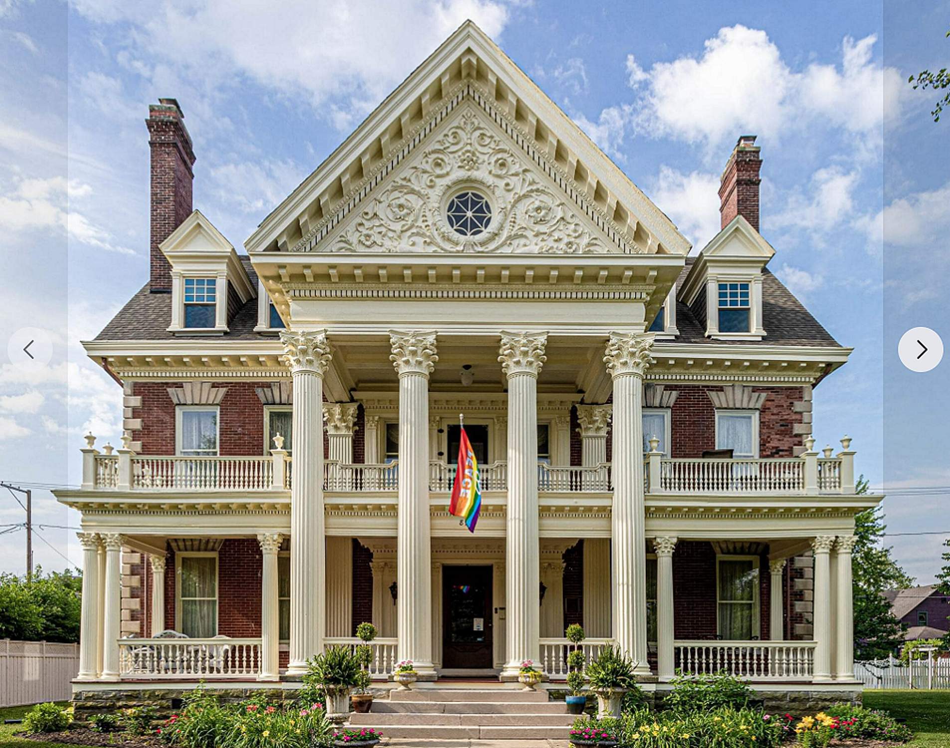 Solve house jigsaw puzzle online with 594 pieces
