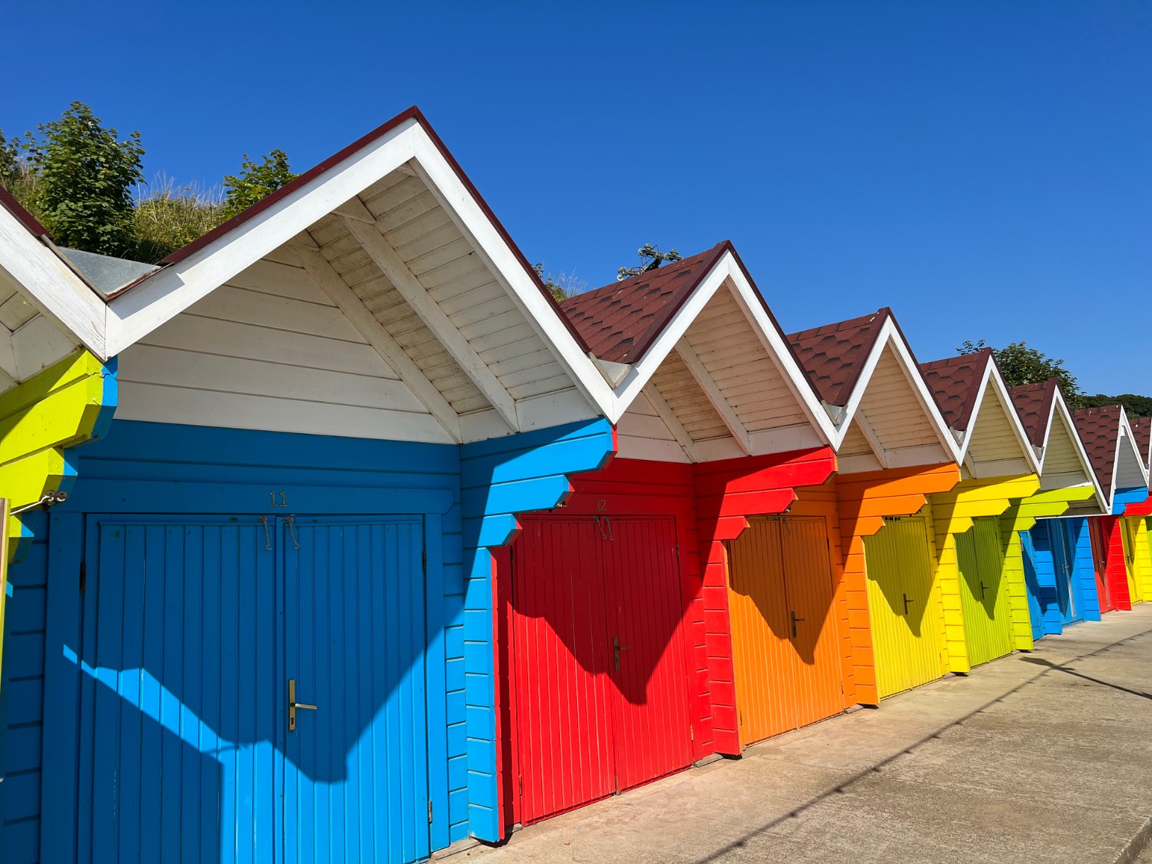 Solve Beach Huts jigsaw puzzle online with 130 pieces