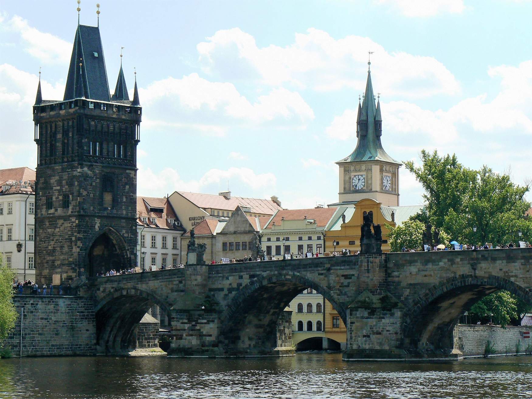 Solve Charles Bridge, Prague jigsaw puzzle online with 154 pieces