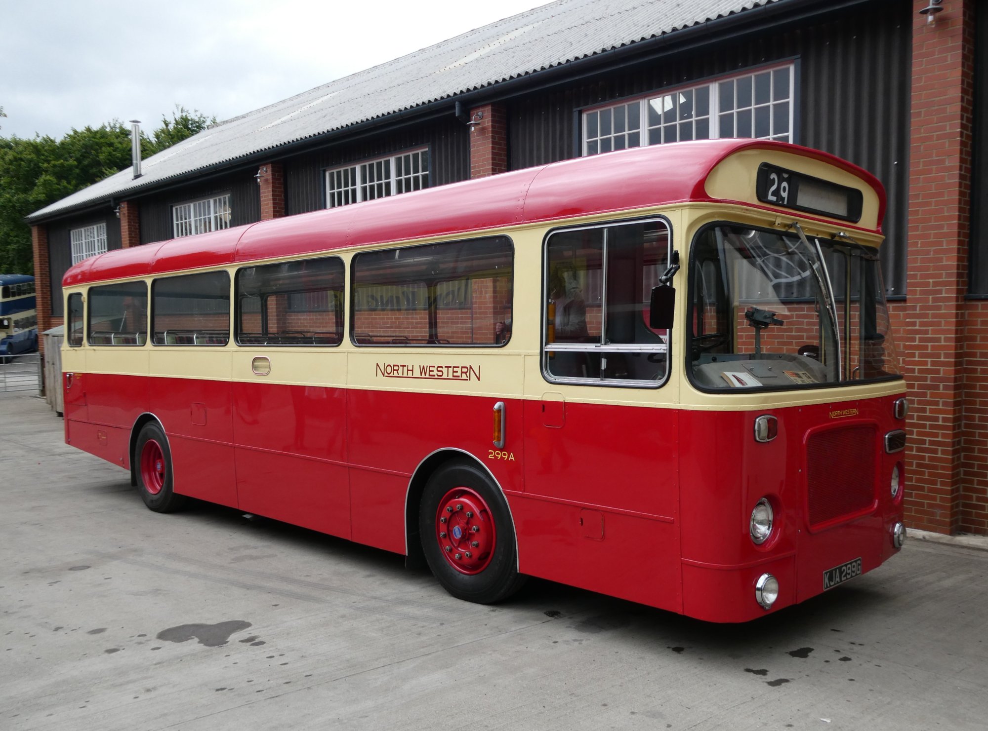 Solve 1968 Bristol RE Bus jigsaw puzzle online with 204 pieces