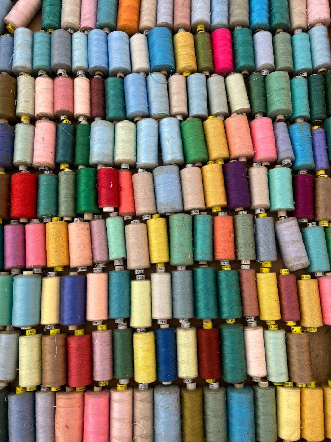 Solve Thread jigsaw puzzle online with 63 pieces