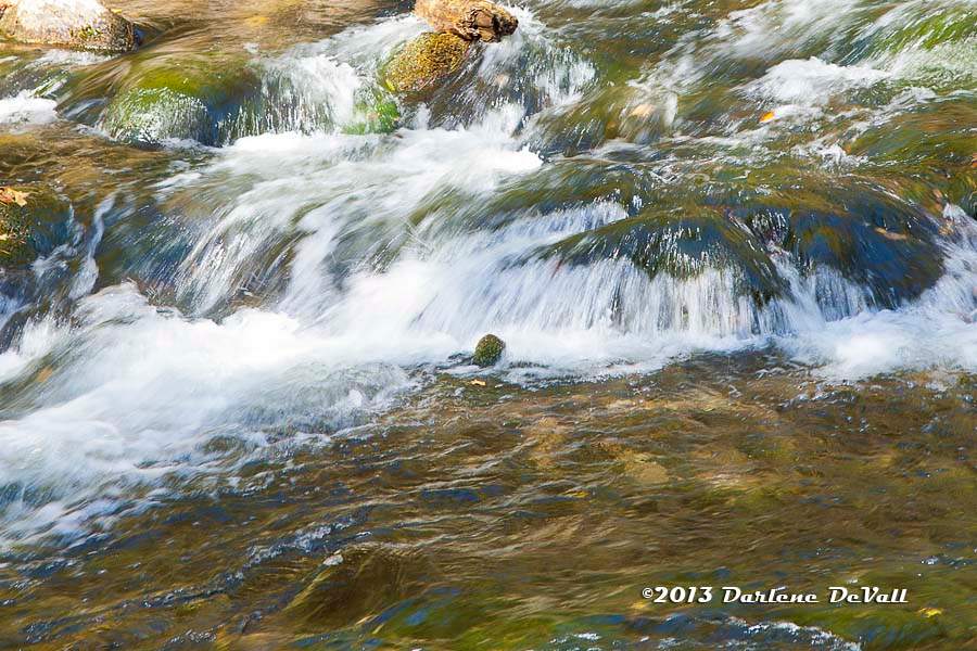 Solve 131025 Smoky Mountain Stream 8404 jigsaw puzzle online with 96 pieces