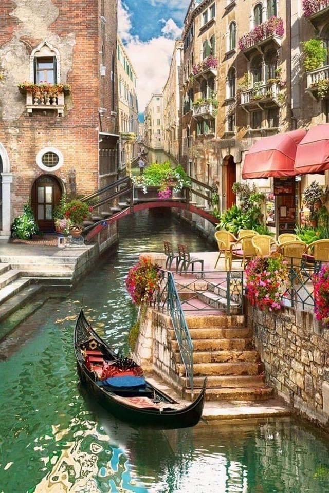 Solve Venice jigsaw puzzle online with 117 pieces