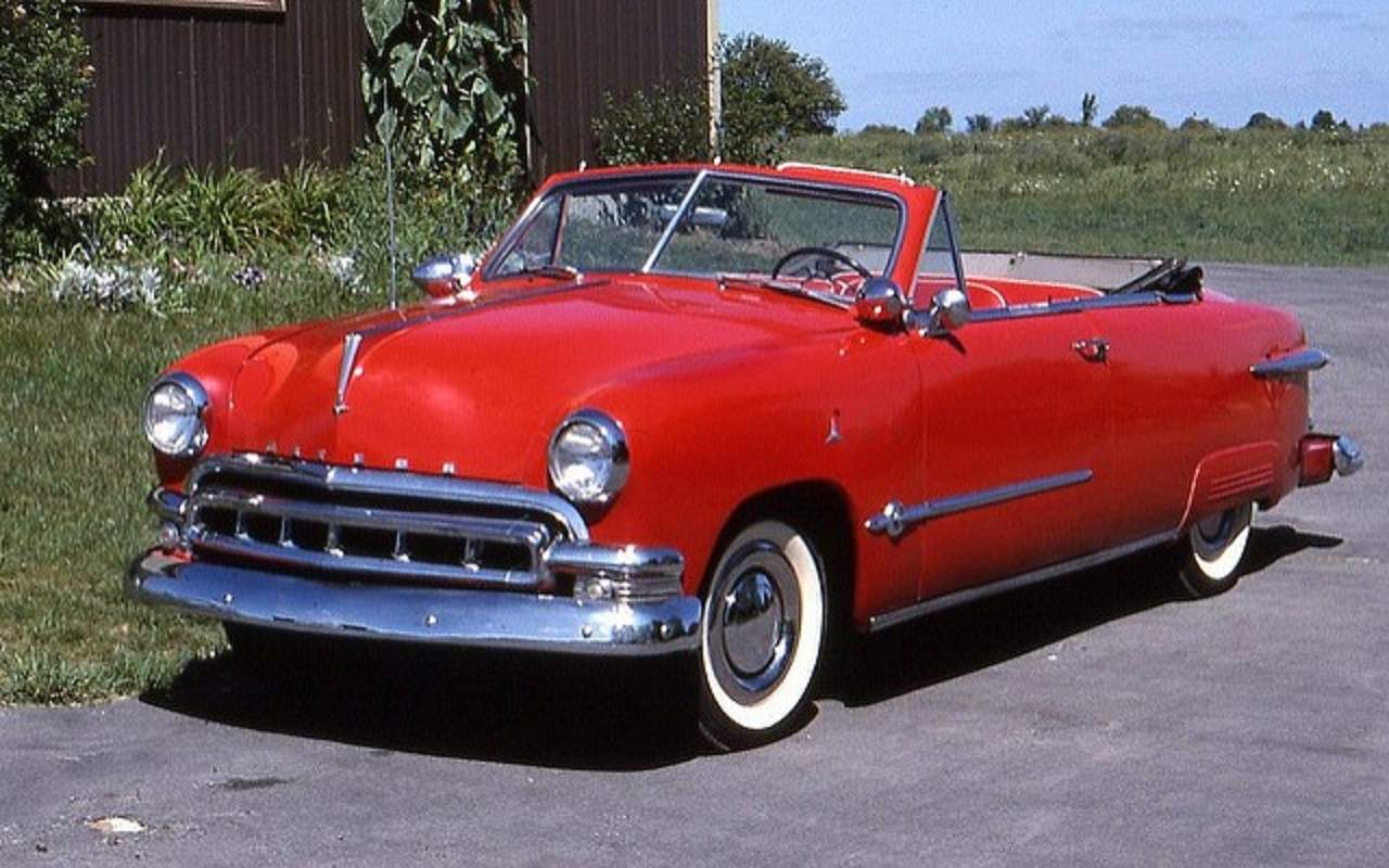 Solve 1951 Ford Meteor Convertible Red jigsaw puzzle online with 96 pieces