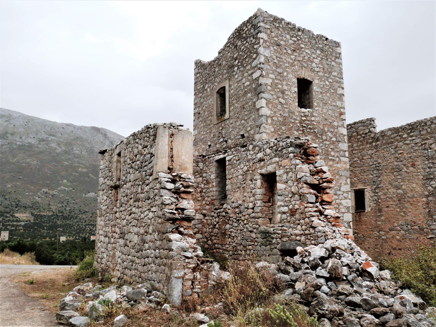 Solve Ruins of old tower house in Mani, Greece jigsaw puzzle online ...