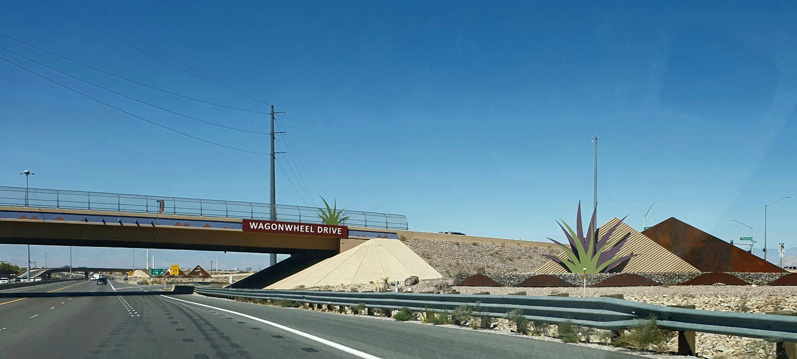 Solve HIGHWAY ART NEAR LAS VEGAS jigsaw puzzle online with 32 pieces