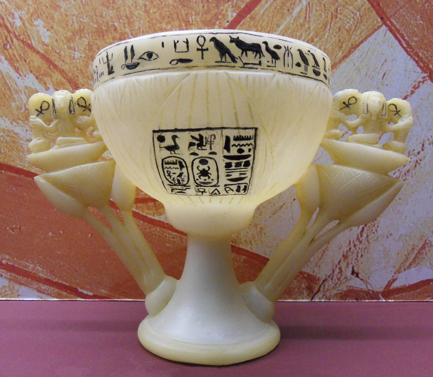 Solve ancient egyptian alabaster cup jigsaw puzzle online with 323 pieces