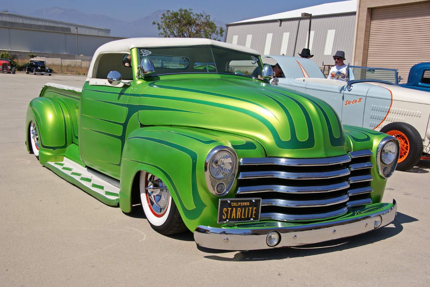 Solve Custom Chevy Pickup jigsaw puzzle online with 96 pieces