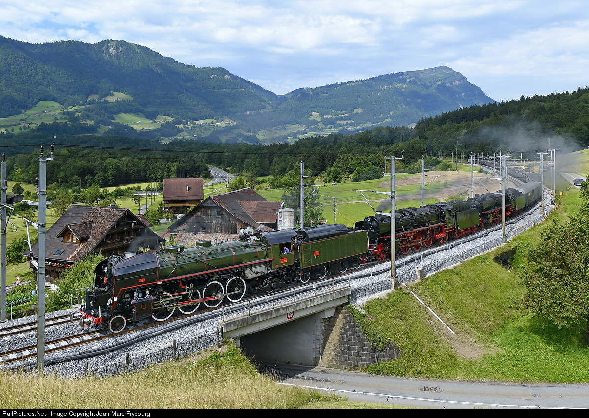 Solve 2209-Switzerland, Arth-Goldau jigsaw puzzle online with 165 pieces