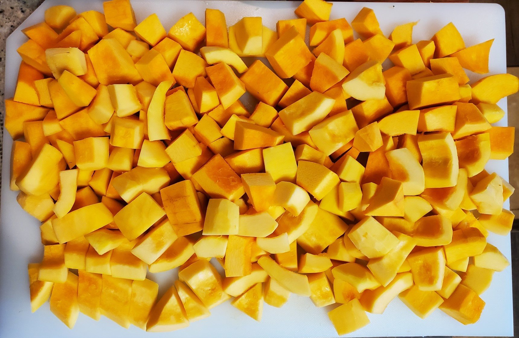 Solve Squash cubed; Resize 12-560 jigsaw puzzle online with 308 pieces