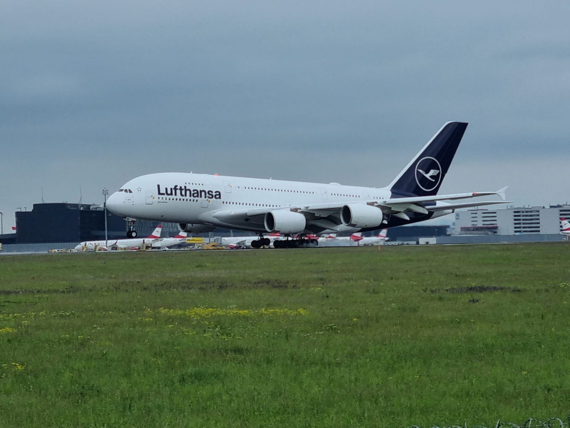 Solve Airbus A380-800 Lufthansa jigsaw puzzle online with 154 pieces