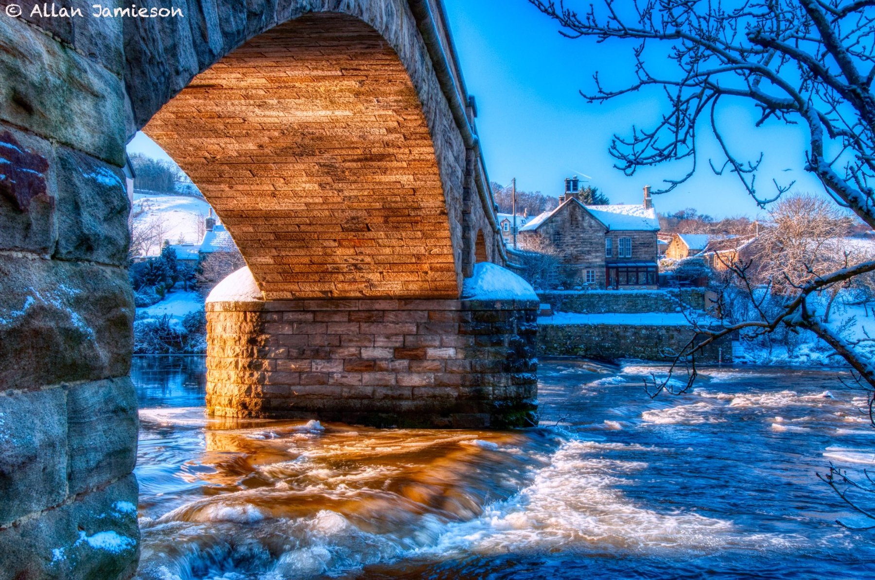 Solve Crossford Bridge across the Clyde jigsaw puzzle online with 54 pieces