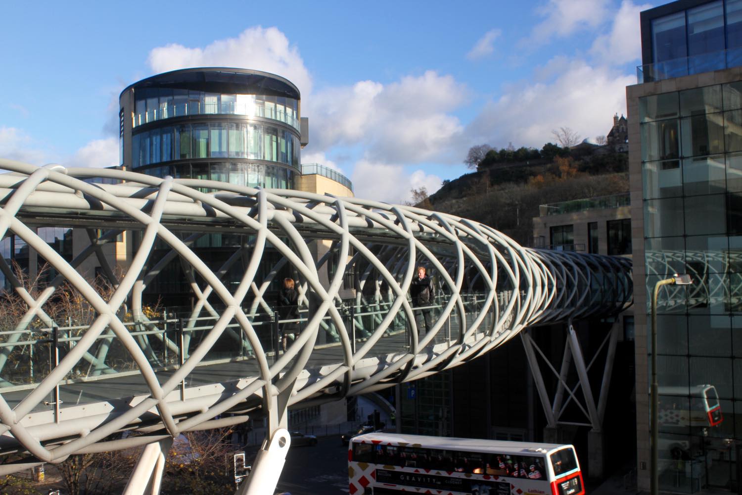 Solve "The Bendy Bridge" jigsaw puzzle online with 96 pieces