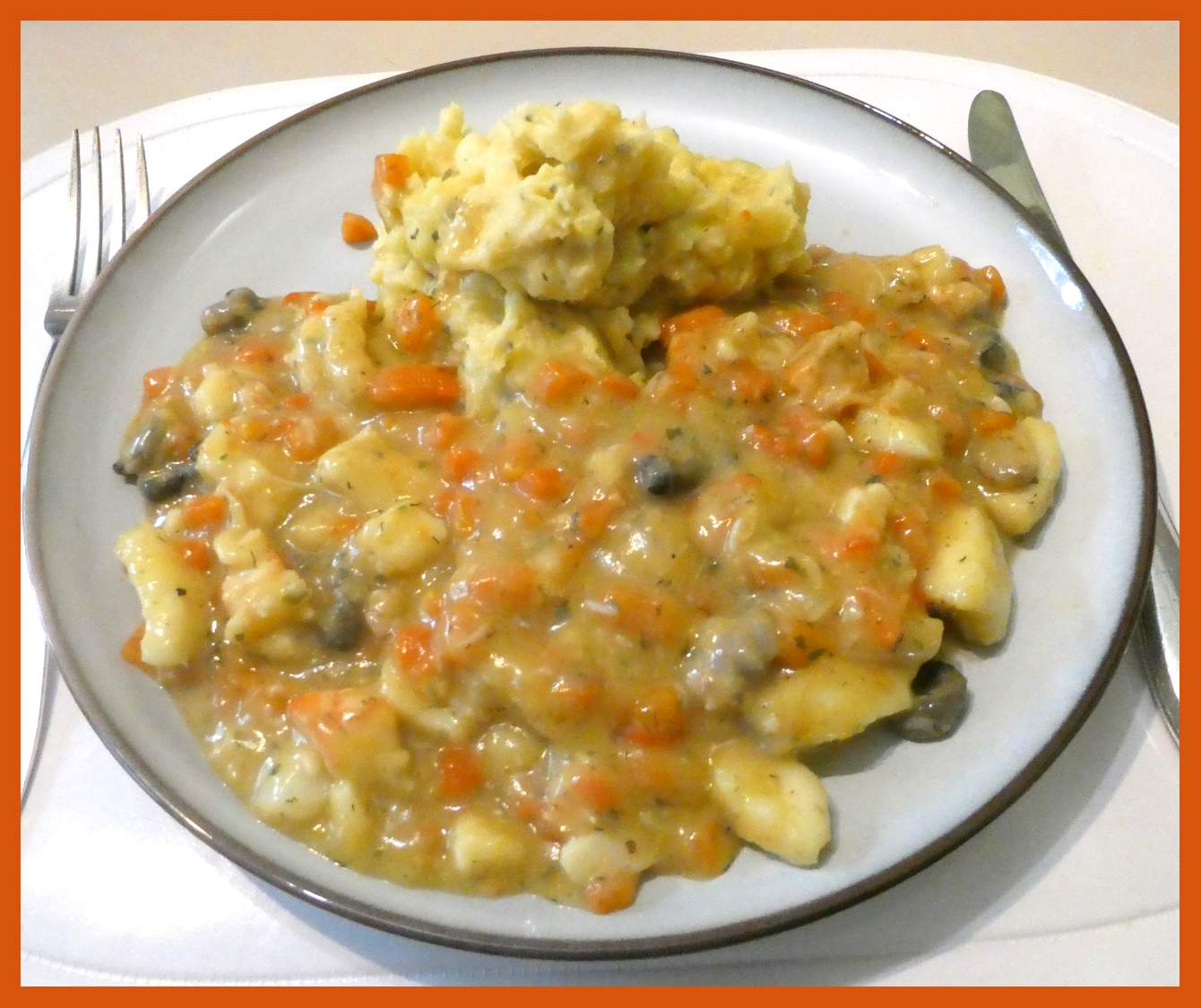 Solve fish stew with mashed potatoes. jigsaw puzzle online with 56 pieces
