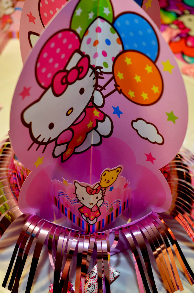 Solve Hello Kitty jigsaw puzzle online with 150 pieces