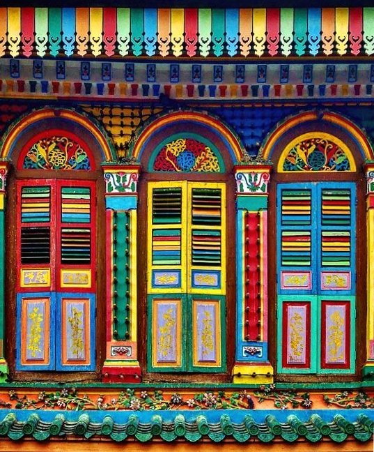 Solve Color house in Singapur jigsaw puzzle online with 90 pieces