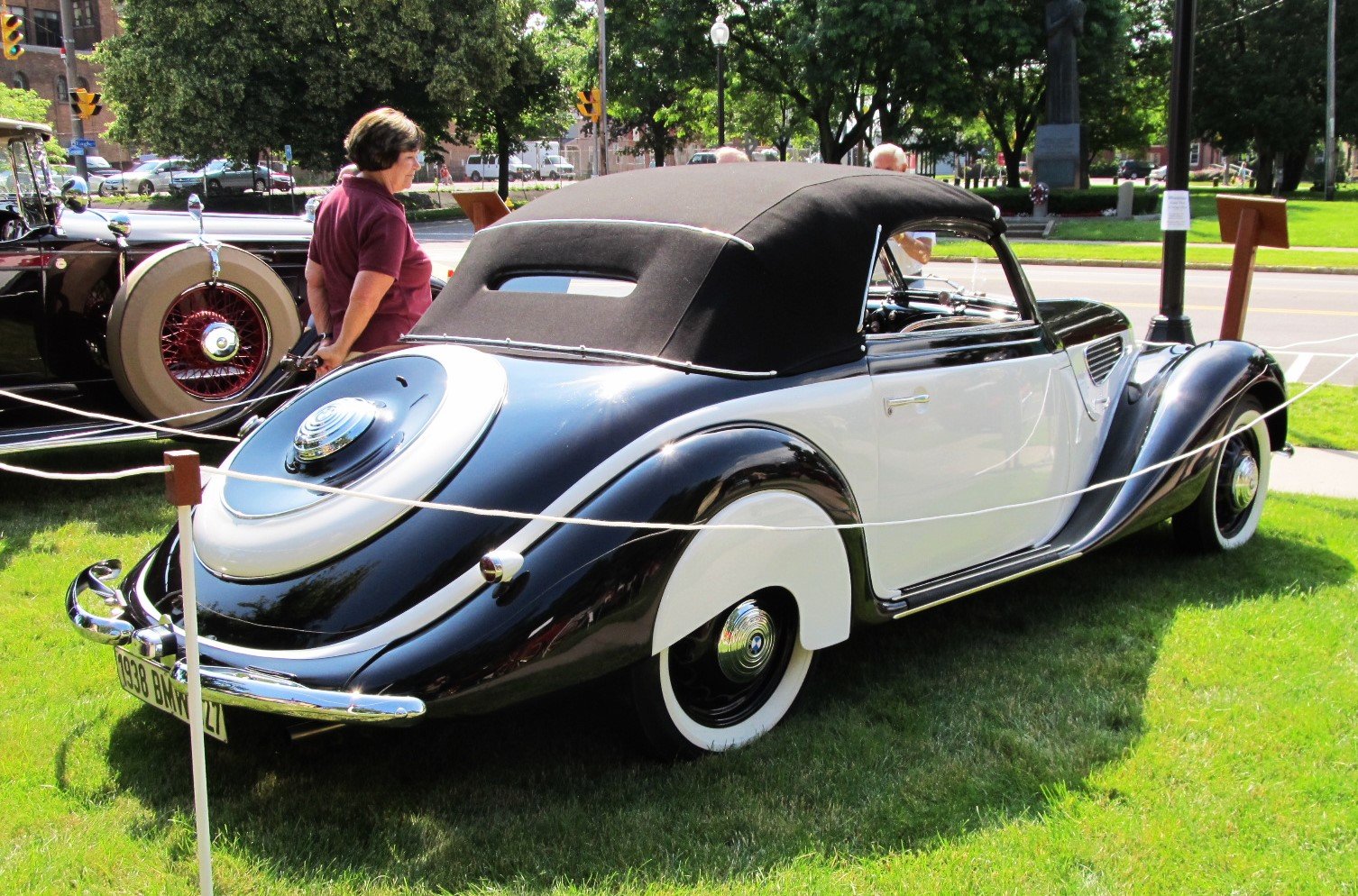 Solve 1938 B.M.W. --Rear jigsaw puzzle online with 96 pieces