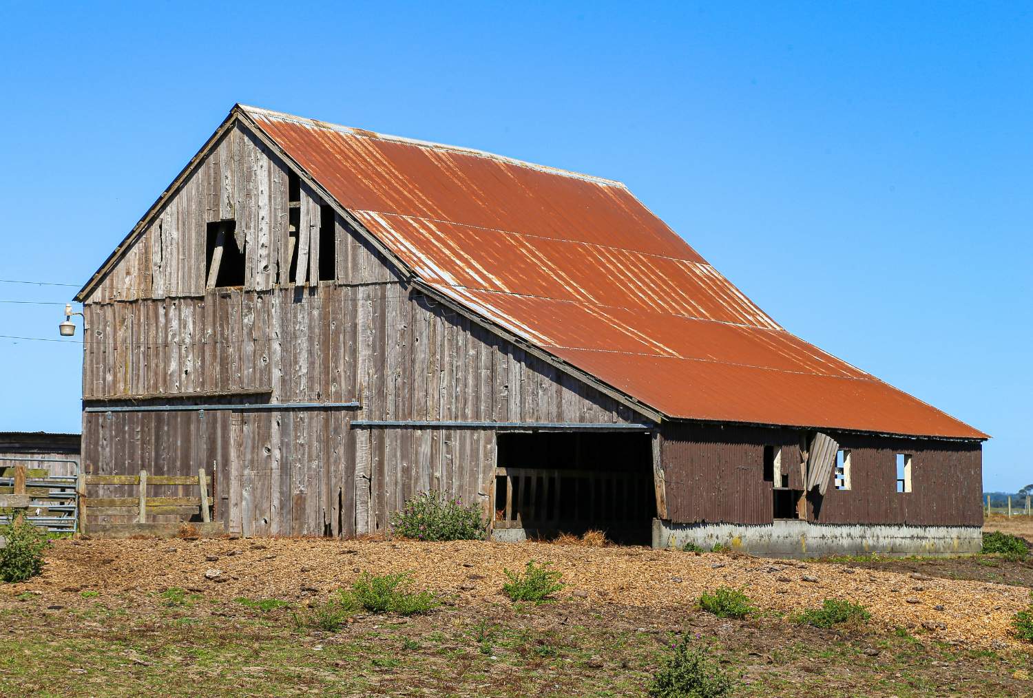 Solve SECOND BARN jigsaw puzzle online with 96 pieces