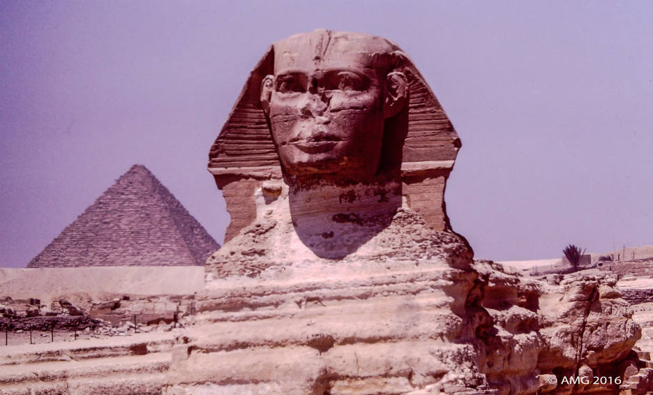 Solve Egypt - Sphinx and Pyramid jigsaw puzzle online with 15 pieces