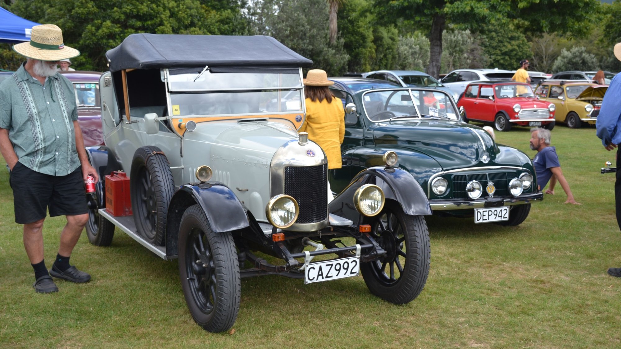 Solve 1926 - MORRIS Oxford jigsaw puzzle online with 198 pieces