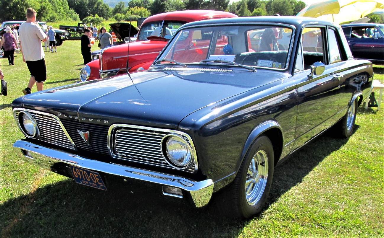 Solve 1966 Plymouth Valiant 01 (2) jigsaw puzzle online with 126 pieces