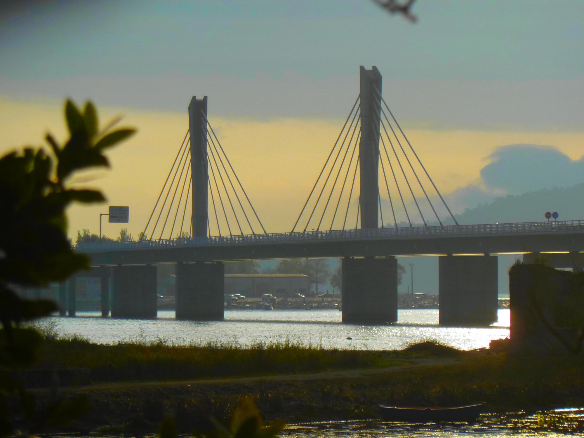 Solve Puento atirantado Noia. 🇪🇸 jigsaw puzzle online with 374 pieces