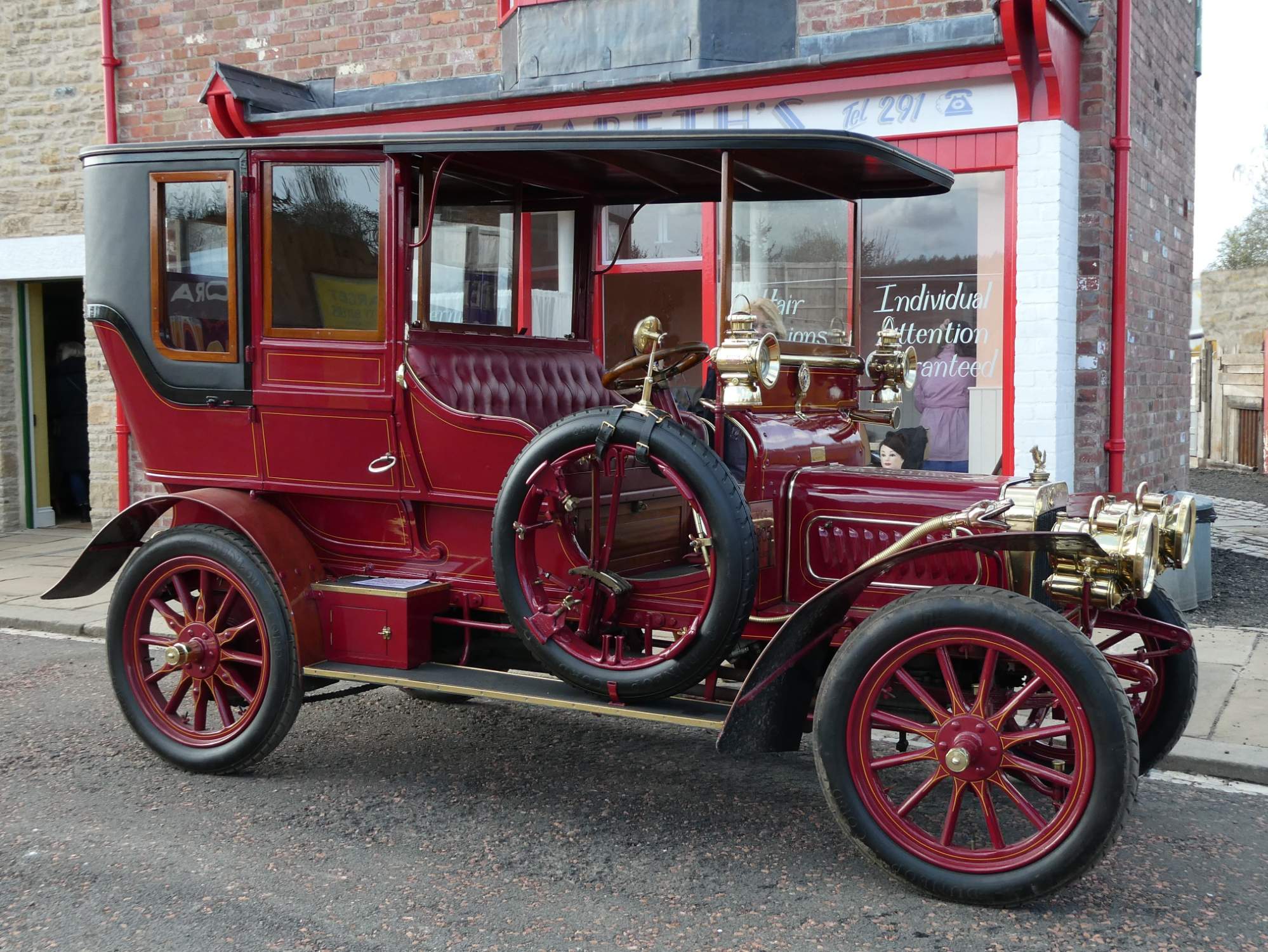 Solve 1905 Albion A3 Landaulette jigsaw puzzle online with 300 pieces