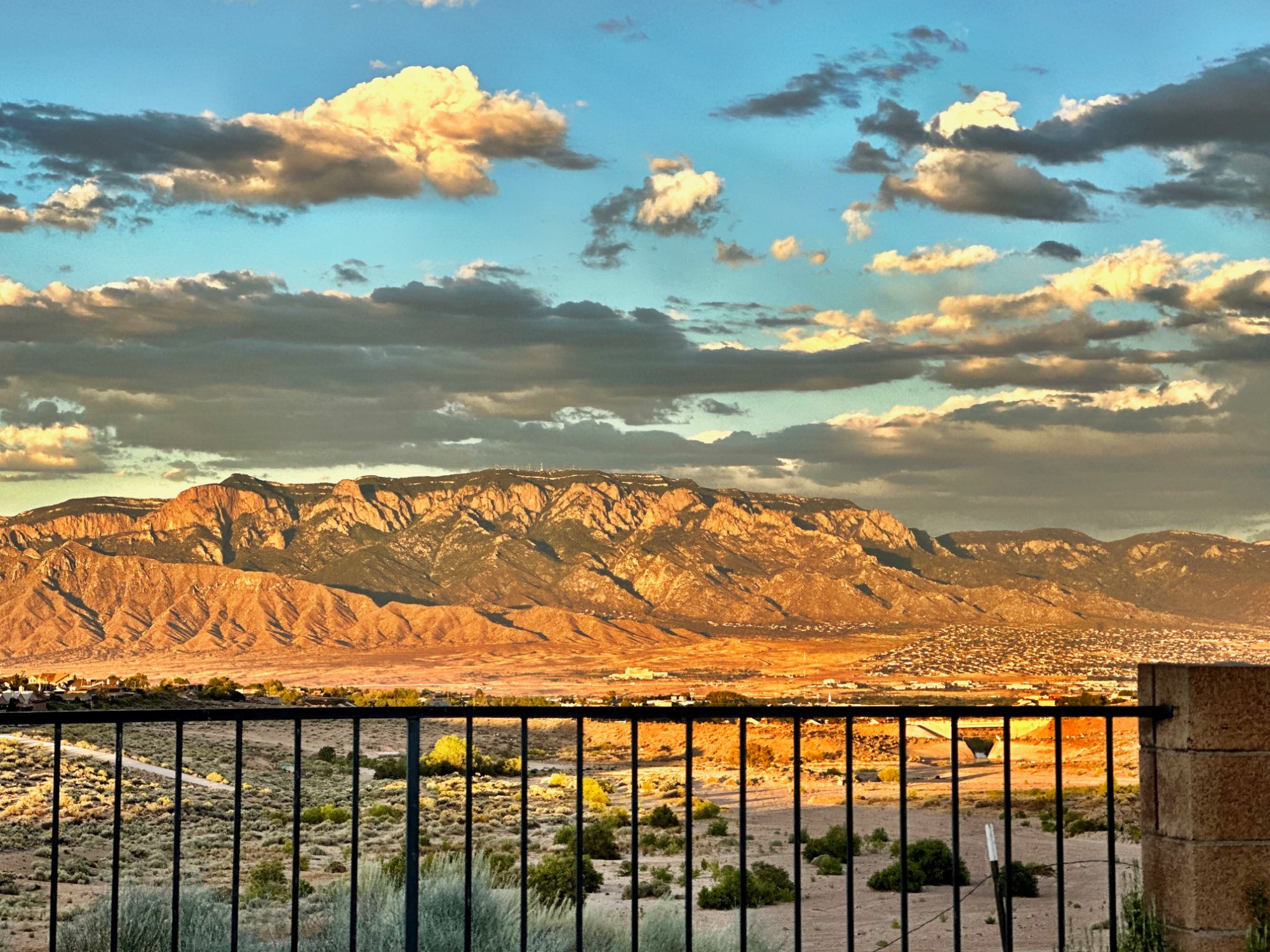 Solve Sandia Mountains, Albuquerque, NM jigsaw puzzle online with 88 pieces