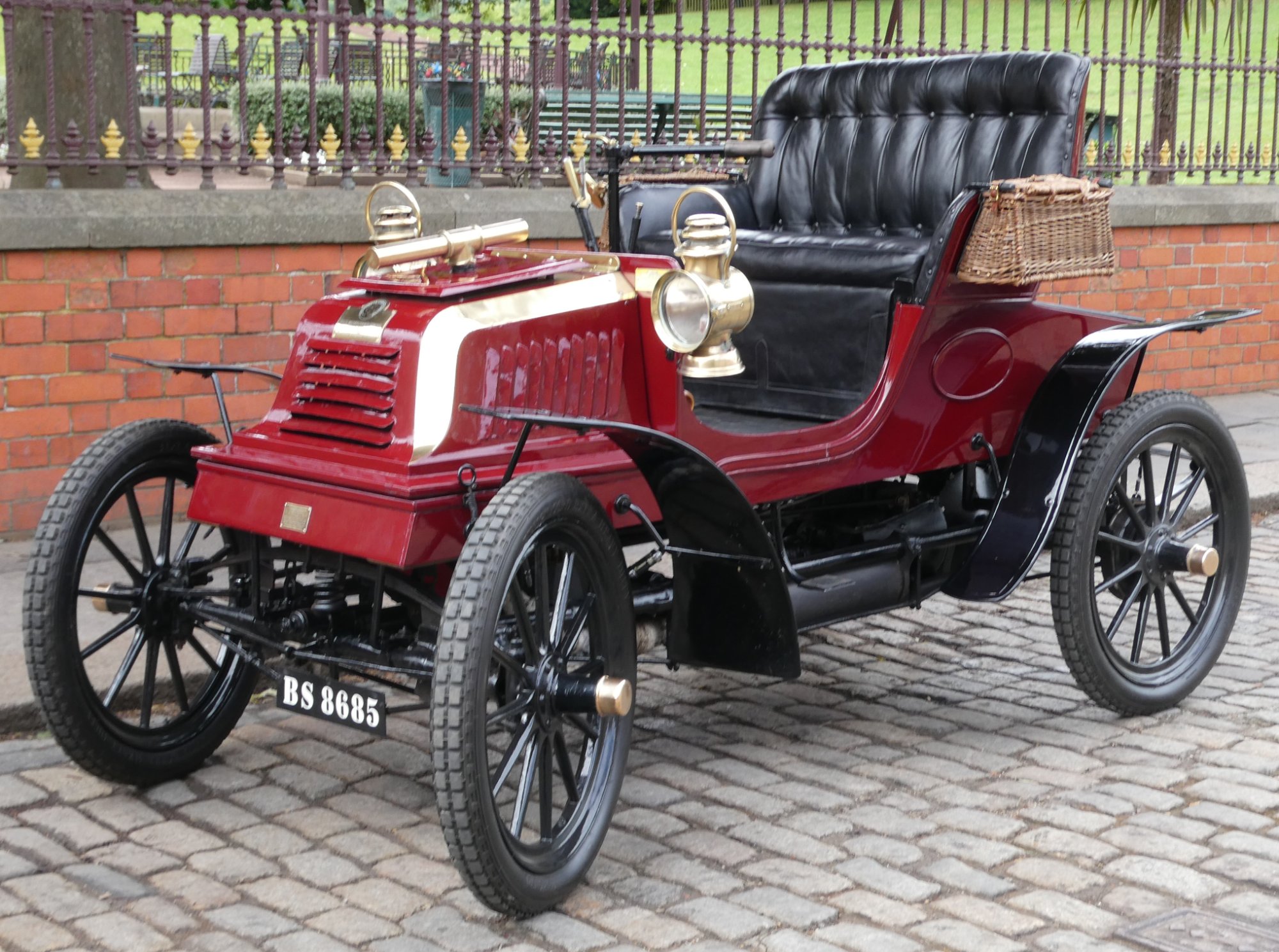 Solve 1903 Crestmobile Runabout jigsaw puzzle online with 108 pieces