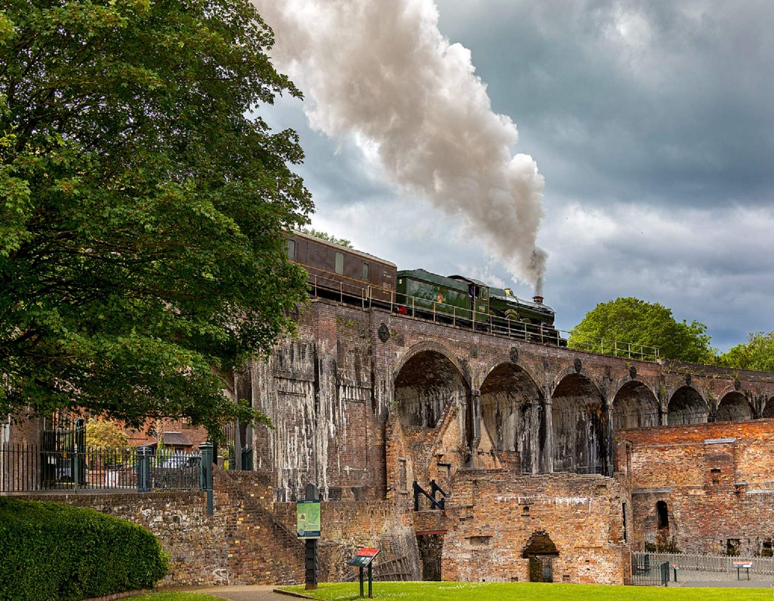 Jigsaw Puzzle | GWR Castle Class 4-6-0 7029 Clun Castle climbs past ...
