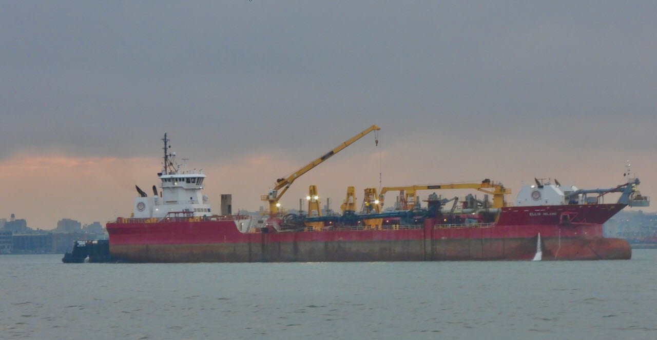 Jigsaw Puzzle | 50 pieces | Tugboat Mackie with her suction hopper ...