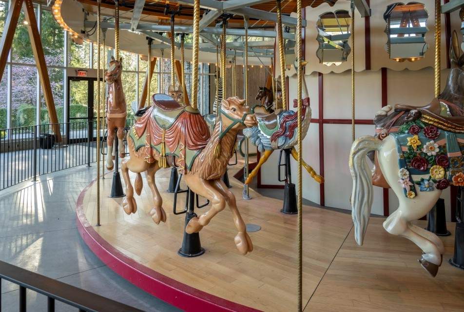 Solve Rose Carousel Butchart Gardens 3 jigsaw puzzle online with 70 pieces