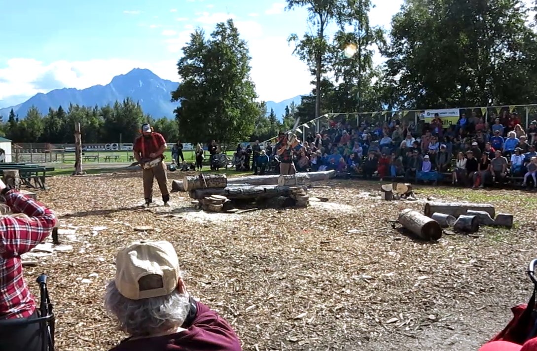 Jigsaw Puzzle | 70 pieces | Lumberjack contest at the Alaska fair | Jigidi