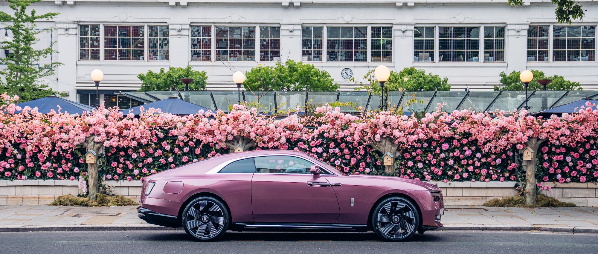 Solve Rolls Royce Spectre 1 jigsaw puzzle online with 119 pieces