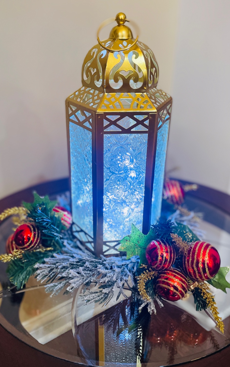 Solve Winter Lantern jigsaw puzzle online with 104 pieces
