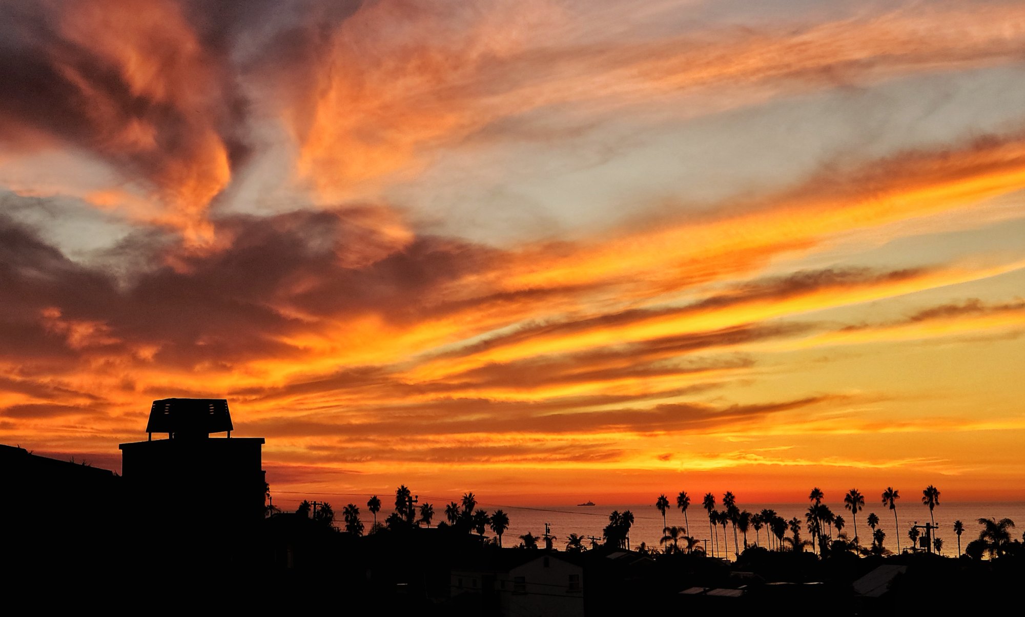 Solve Sunset Cliffs Sunset jigsaw puzzle online with 77 pieces