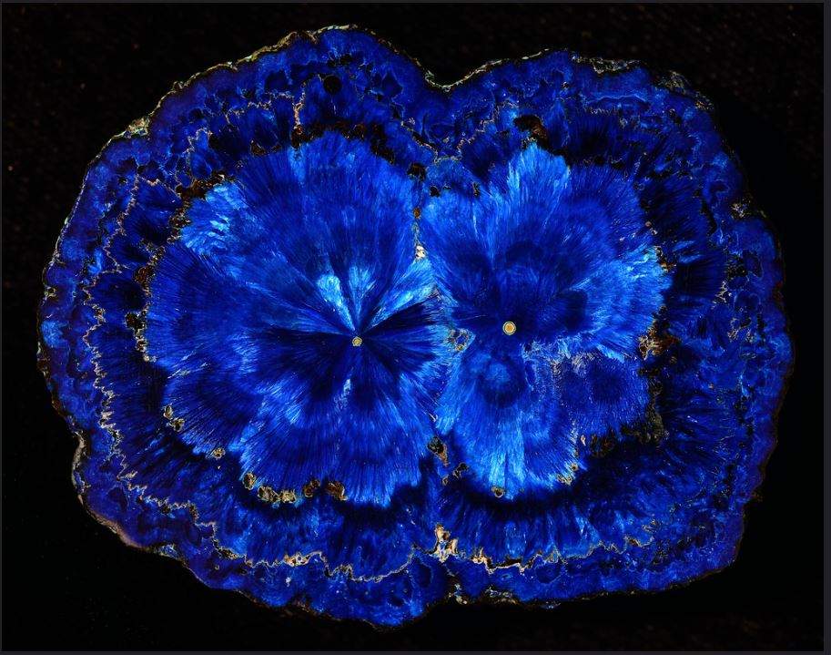 Solve Azurite slice jigsaw puzzle online with 48 pieces