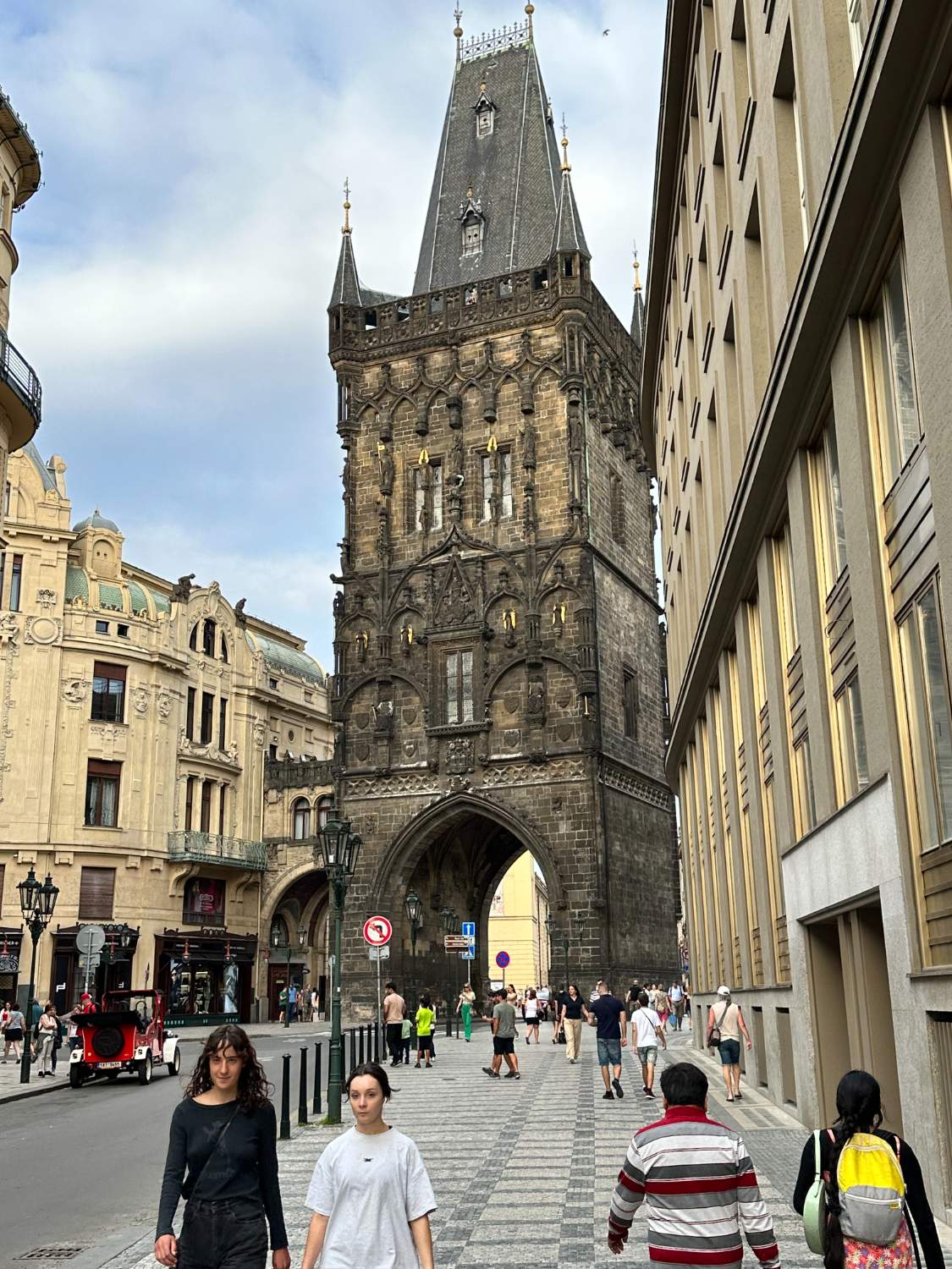 Solve Prague Tower jigsaw puzzle online with 500 pieces