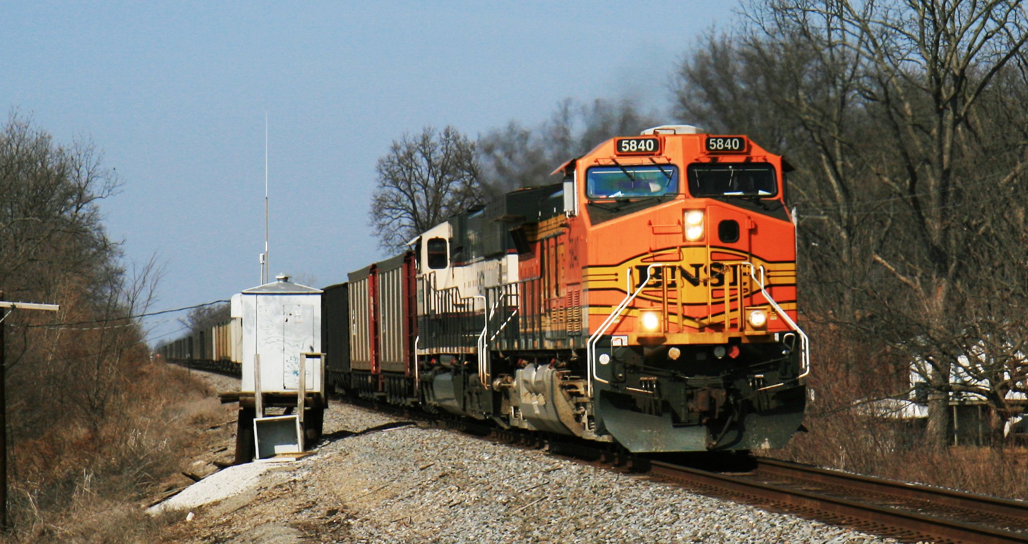 Solve The BNSF 5840 jigsaw puzzle online with 98 pieces