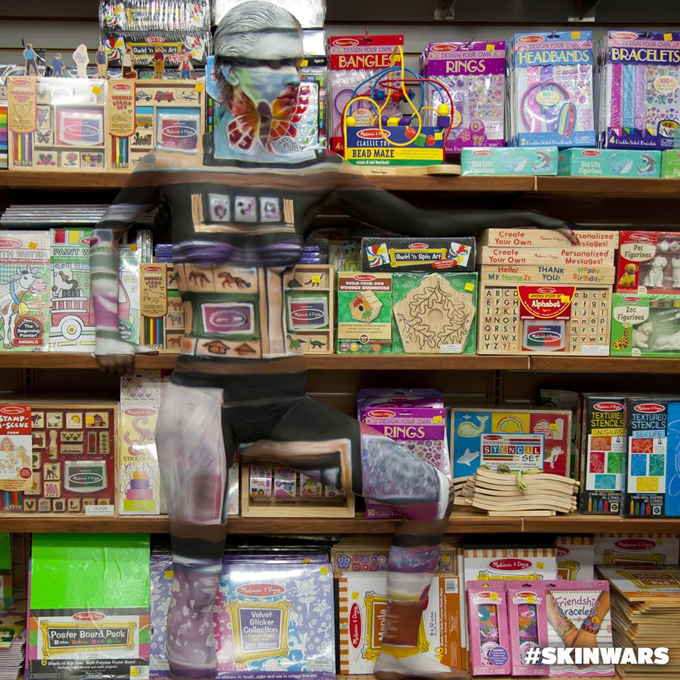 Solve Can you spot the model jigsaw puzzle online with 144 pieces