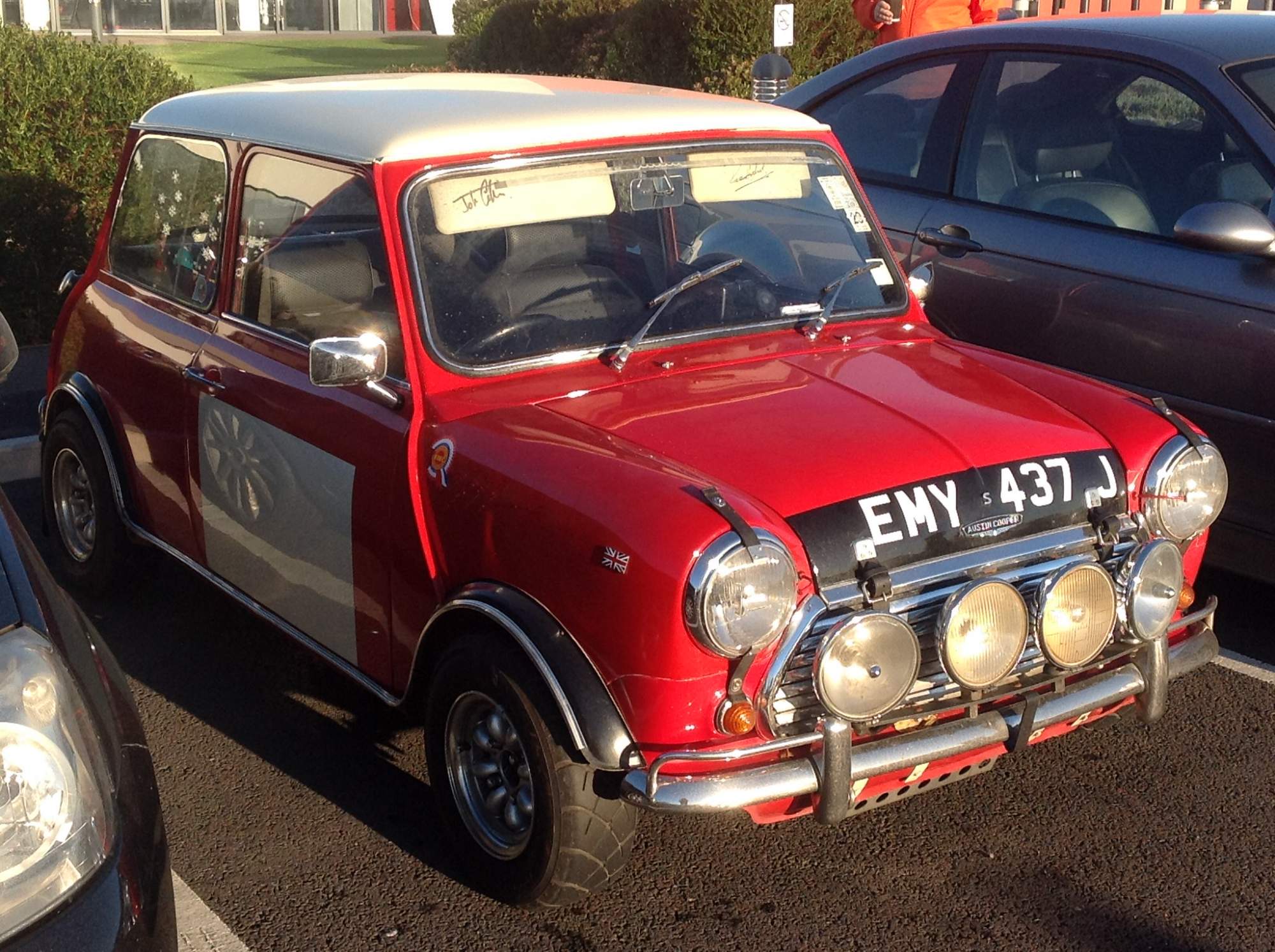 Solve Austin "Mini Cooper" - 1971 jigsaw puzzle online with 234 pieces