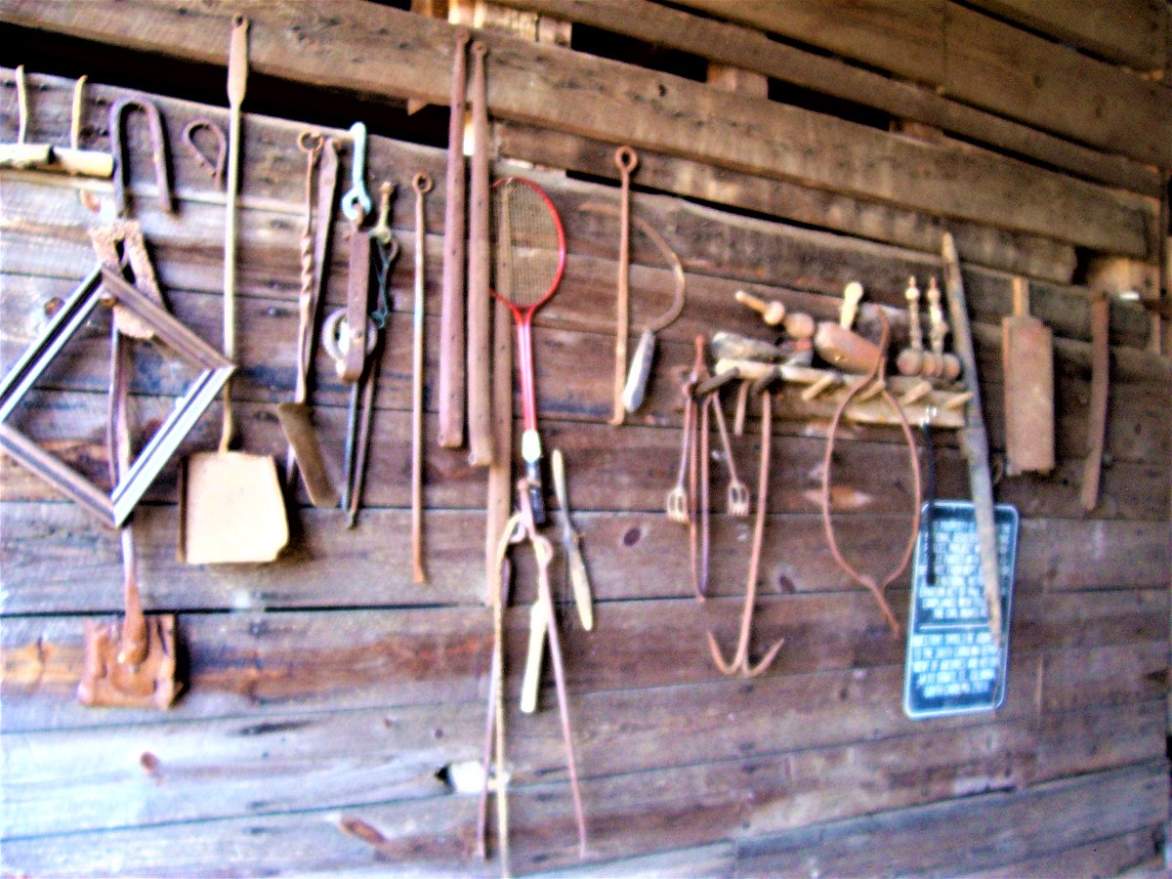 Solve Barn Things jigsaw puzzle online with 20 pieces