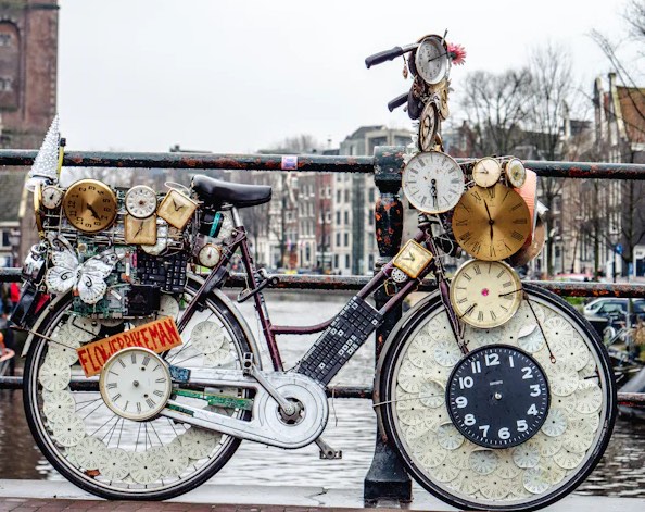 Solve Dial a bike! jigsaw puzzle online with 63 pieces