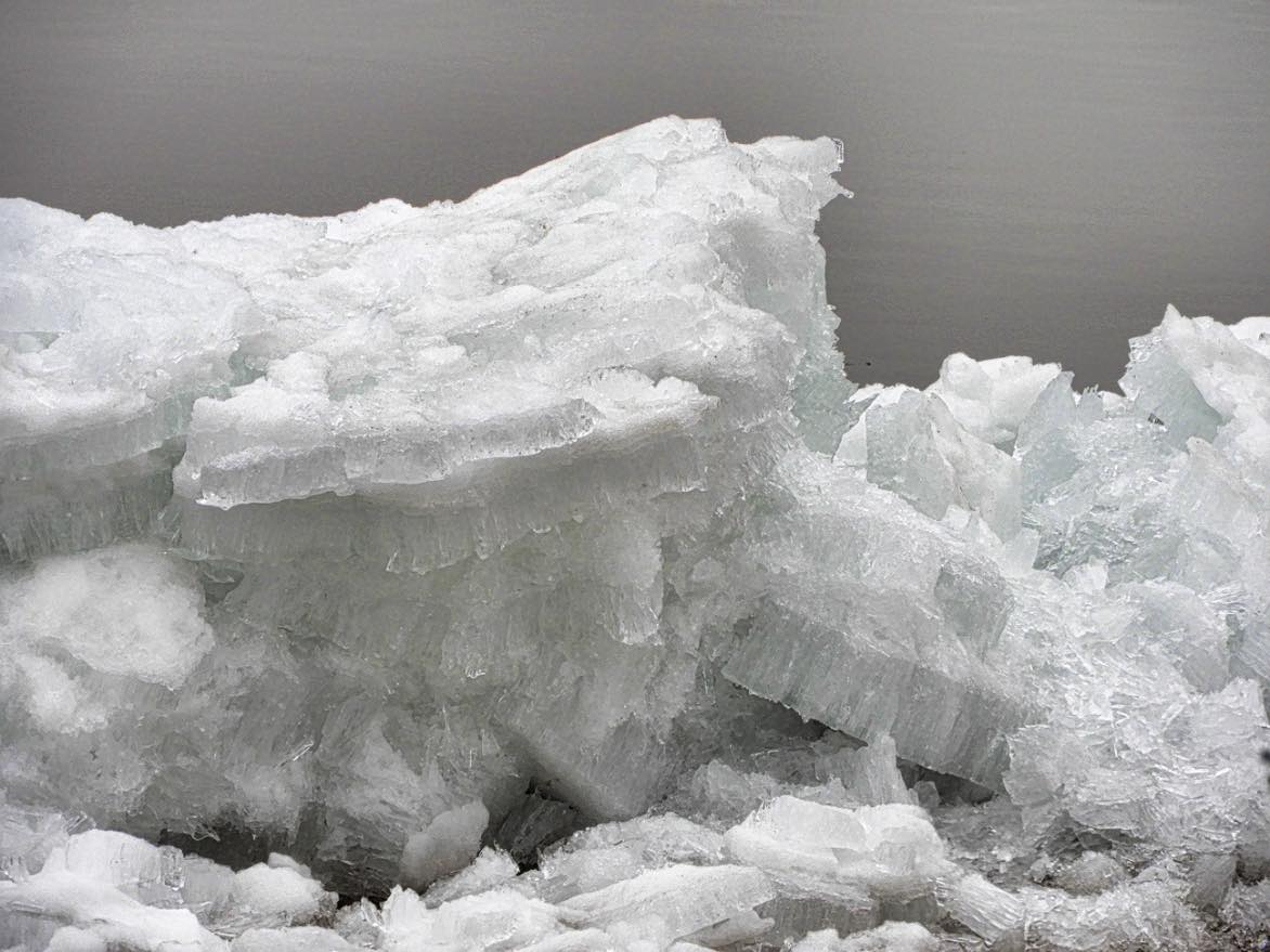 Solve Candle ice onshore jigsaw puzzle online with 20 pieces