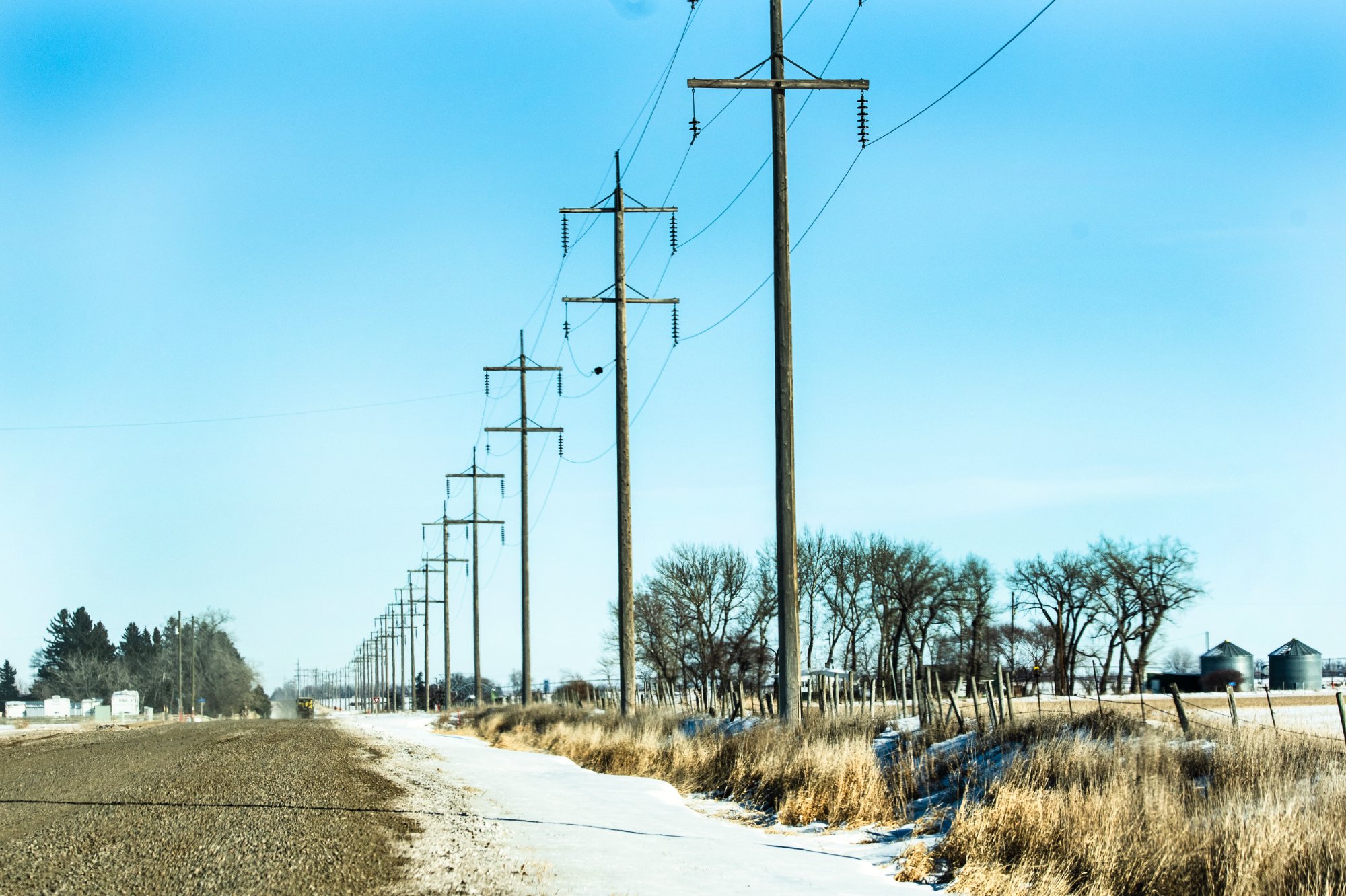 Solve poles jigsaw puzzle online with 70 pieces