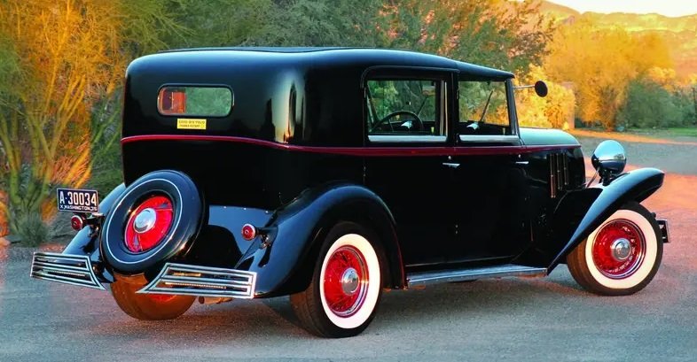 Solve 1935 Ford Brewster Town car rear jigsaw puzzle online with 72 pieces