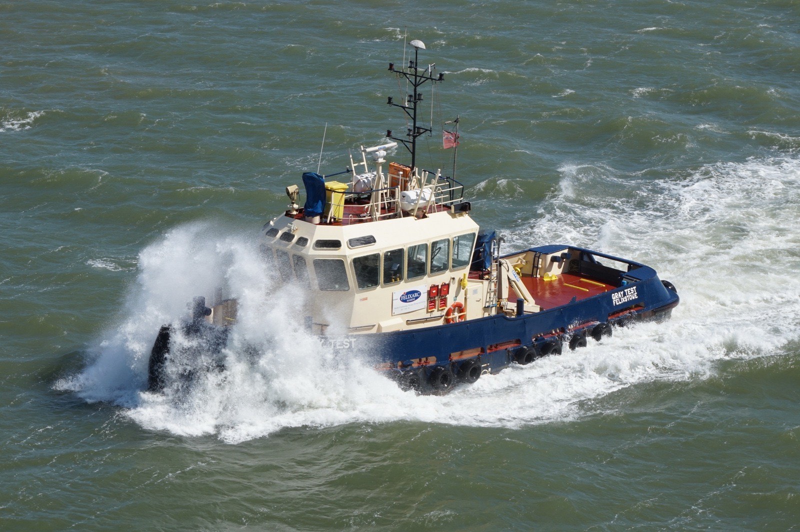 Solve Tug," Gray Test", making waves!! jigsaw puzzle online with 352 pieces