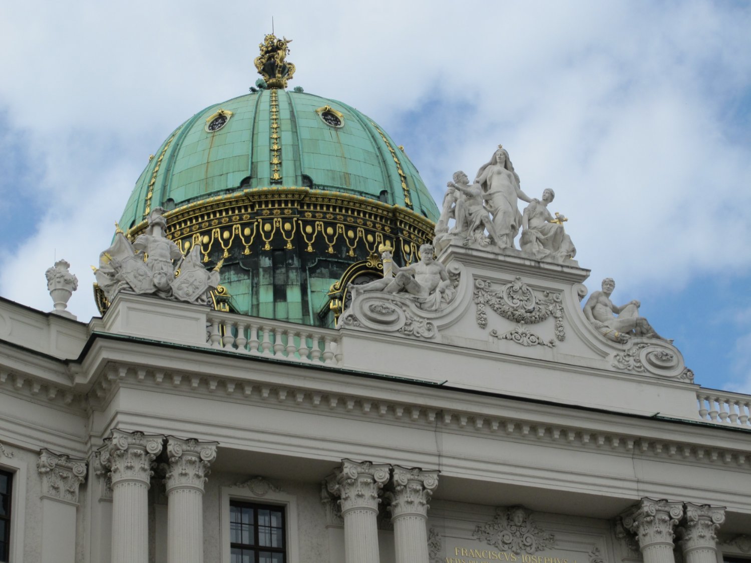 Solve Hofburg Palace, Vienna jigsaw puzzle online with 12 pieces