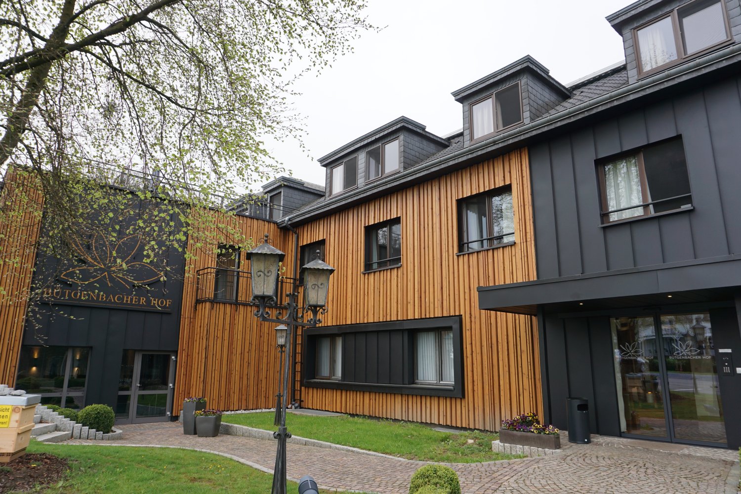 Solve Bütgenbach jigsaw puzzle online with 15 pieces